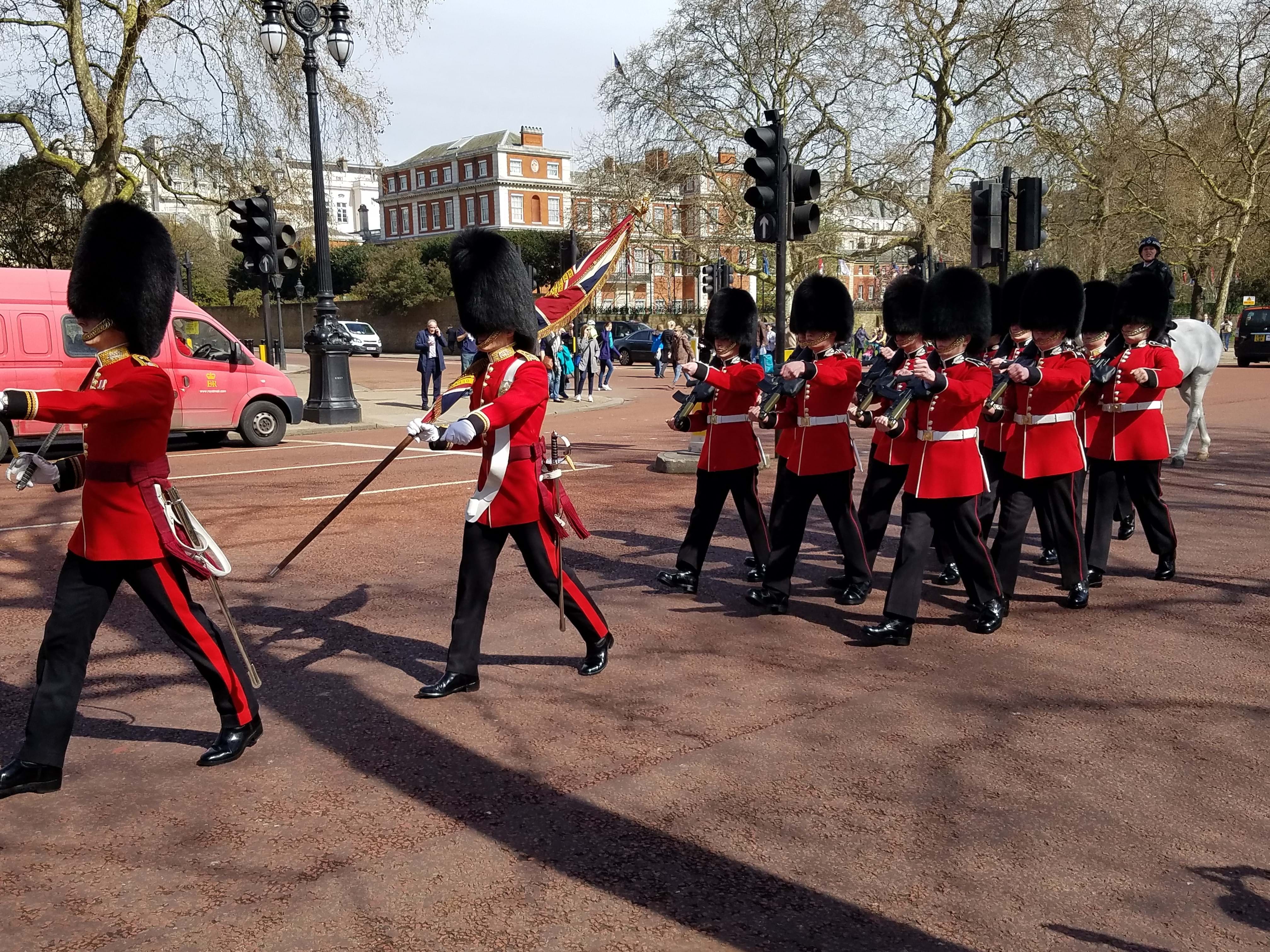 Changing of The Guard Walking Guided Tour - City Wonders