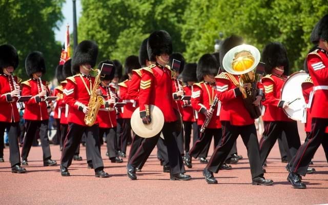 Buckingham Palace Tours - Changing the Guard and Tower of London - City ...
