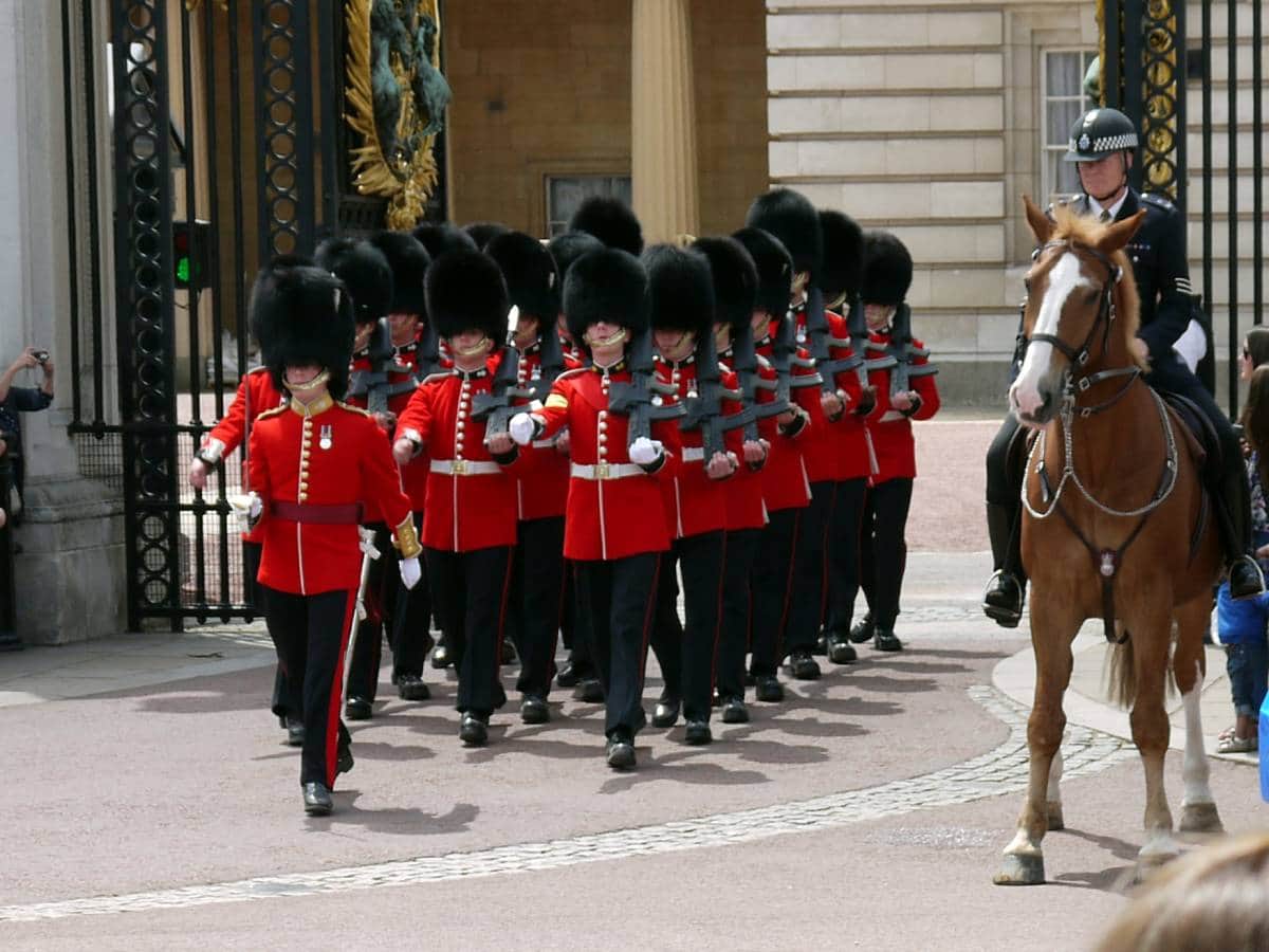 Buckingham Palace Inside Tour & Changing of the Guard - City Wonders